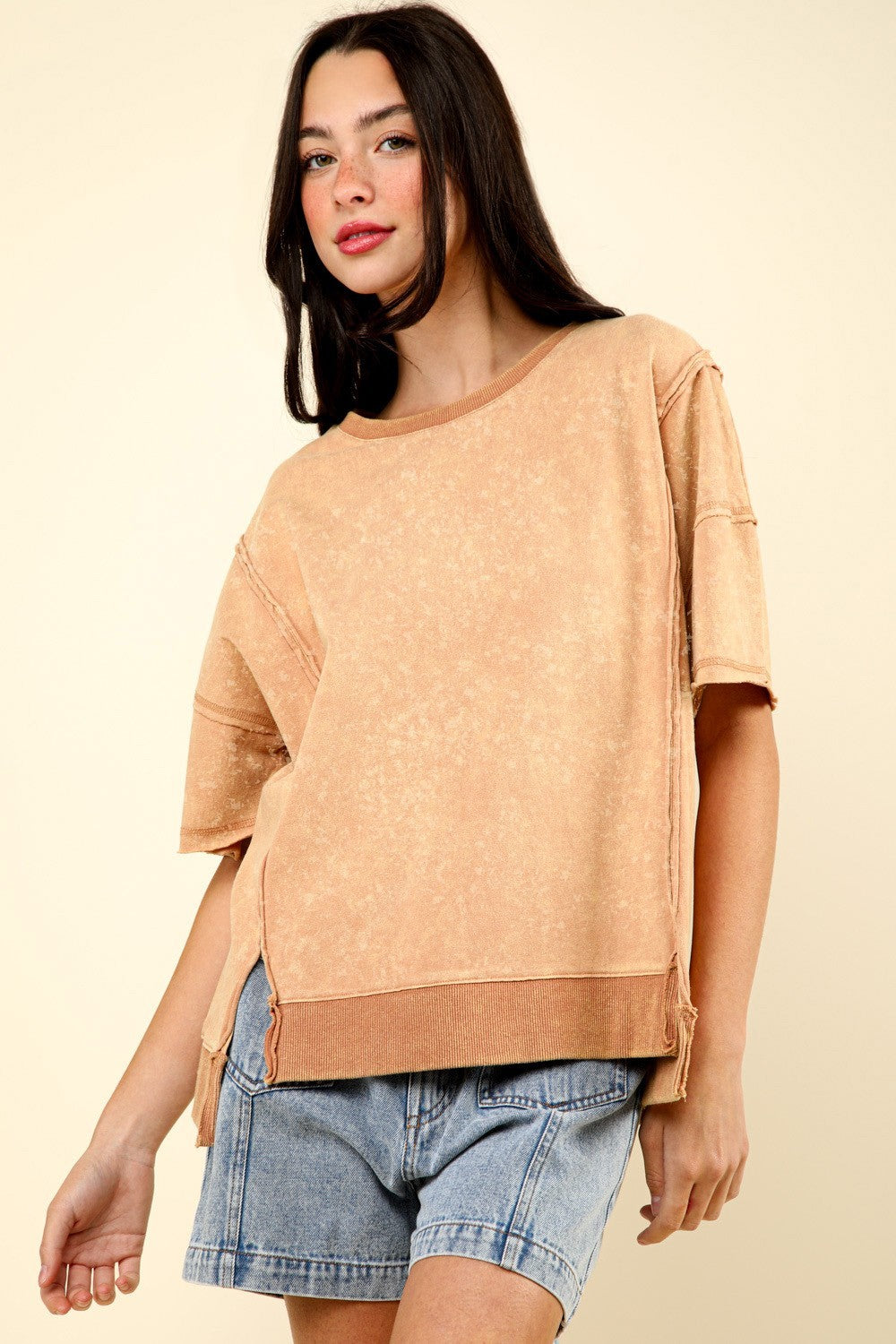 VERY J Round Neck Exposed Seam Slit T-Shirt – Sparkled Leopard Boutique